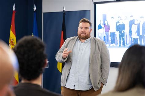 isaac sampedro en linkedin entregadiplomas fpdual bigdata