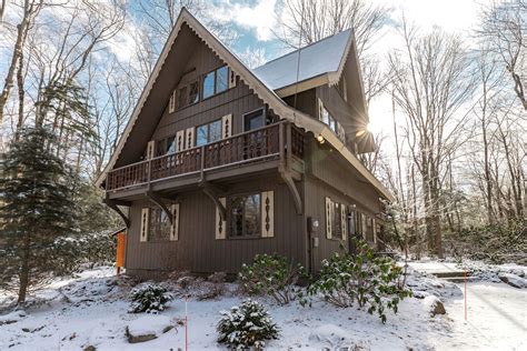 Majestic Cabin For A Picturesque Group Getaway Pocono Pines