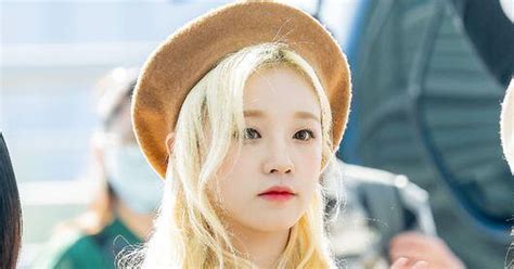 사진 여자아이들 우기깜찍한 고양이 표정