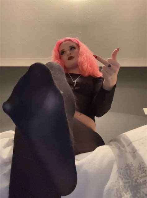 Look At You Begging To Crush You Again With My Big Feet In Nylons R