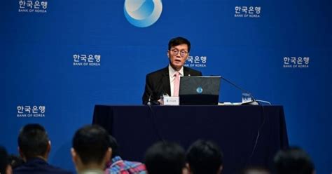 한은 하반기 민간소비 회복 전망하지만 저출산·고물가 변수