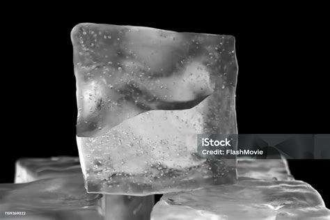 피사계 심도가 있는 검은색 고립된 배경에서 얼음 조각을 반복합니다 3d 일러스트레이션 각얼음에 대한 스톡 사진 및 기타 이미지 각얼음 기포 냉동된 Istock