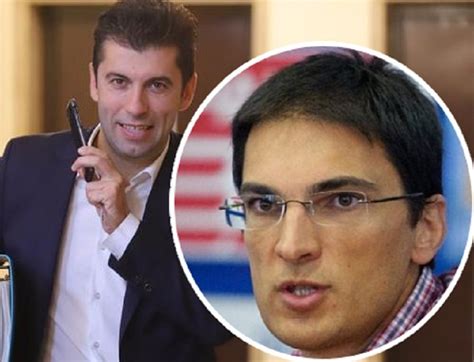 Александър Дунчев А това е онзи който яде шамарите от Киро в кабинета му пред Лена