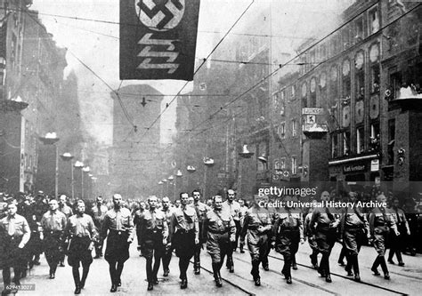 Adolf Hitler Marching German Troops In Paris Adolf Hitler At The
