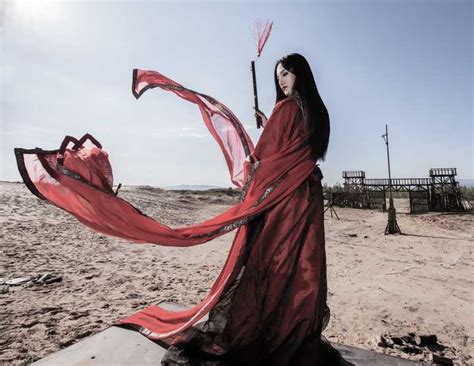 在沙漠中拍照穿的超好看（上镜）的衣服有哪些风格？ 知乎