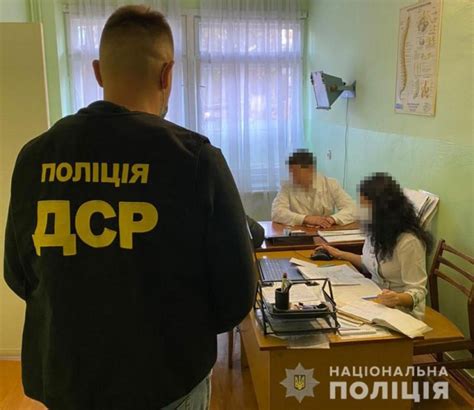 Хабар 1 1 тис дол Голову Хмельницької МСЕК та його посередника