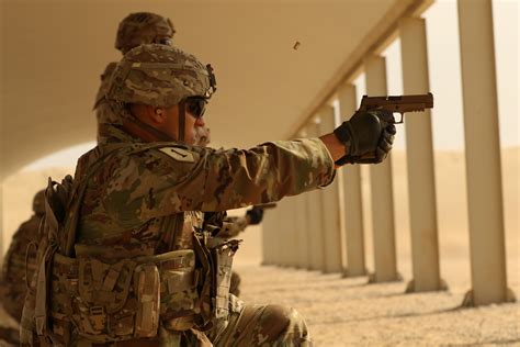 U S Army Soldiers Practice Firing M17 Pistol [5472x3648] R Militaryporn