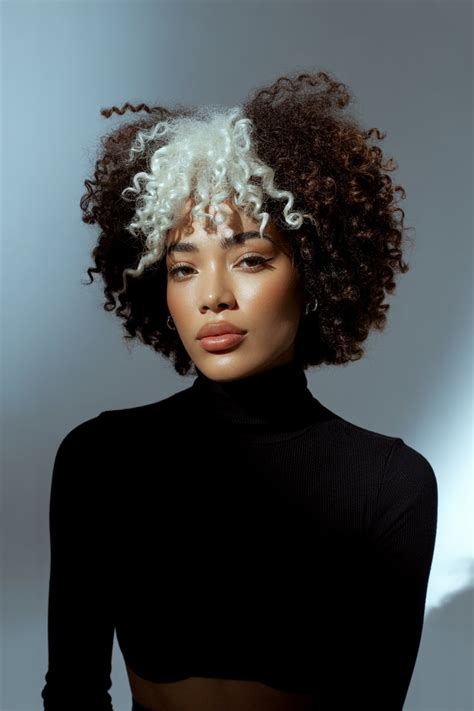 14 Skunk Stripe Hair Ideas For Women