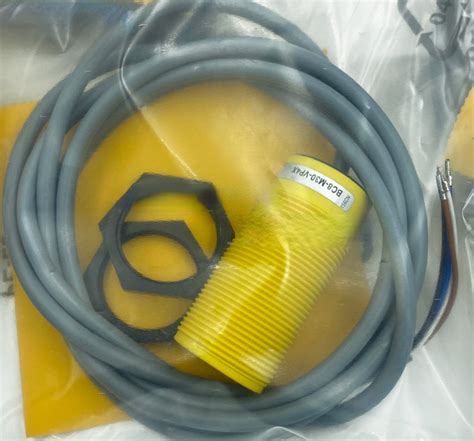 Capacitive Proximity Switch Bc10 M30 Vp4x Dc Four Wire Pnp Normally Open And Normally Closed Sensor