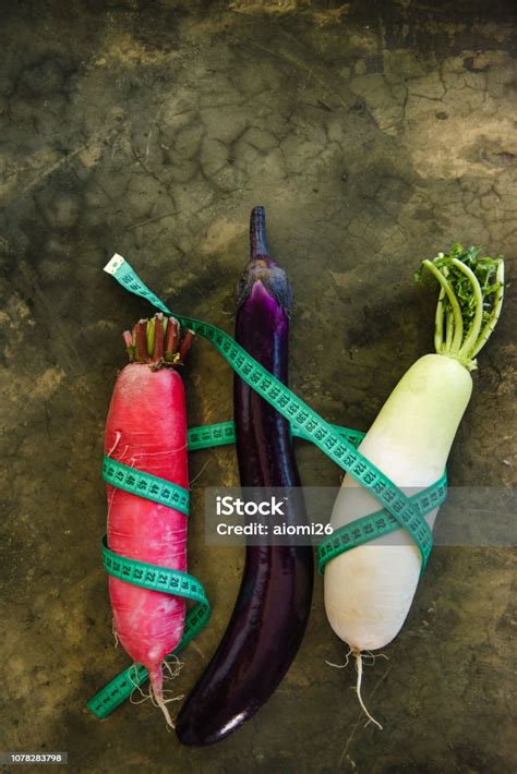 테이프를 측정 하 여 체중 감량을 위한 건강 한 야채입니다 0명에 대한 스톡 사진 및 기타 이미지 0명 가지 채소 개체 그룹 Istock