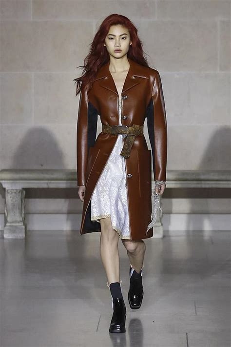 톱모델 정호연 지난해 이어 올해도 파리 패션 위크 ‘루이비통louis Vuitton쇼 참여 아주경제