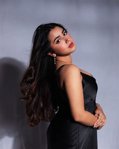 Roshni Walia Rsupermodelindia