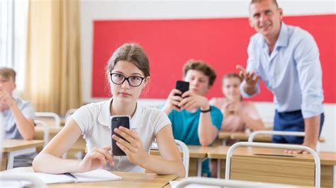 What Arizona Schools Are Doing About Cell Phone Use In The Classroom