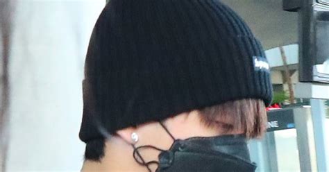 포토 창빈 비니모자와 마스크로 가린 얼굴