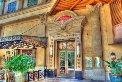 Cheesecake Factory Waikiki Waikiki Relaxing Vacations Vacation Places