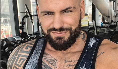 Wojtek Gola Jest Biseksualny Orientacja Gwiazdy Fame Mma Świat Gwiazd