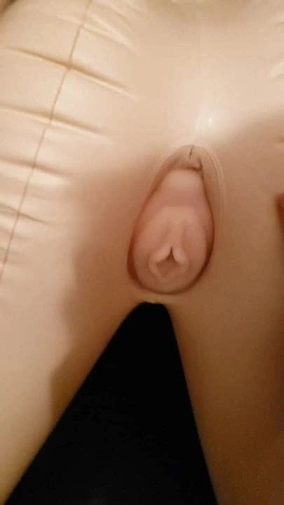 Une poupée sexuelle baise xHamster