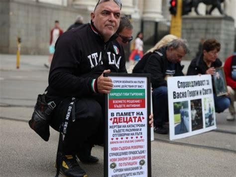 ПРОТЕСТНО ШЕСТВИЕ Родители на деца убити на пътя настояват за спешни законови промени