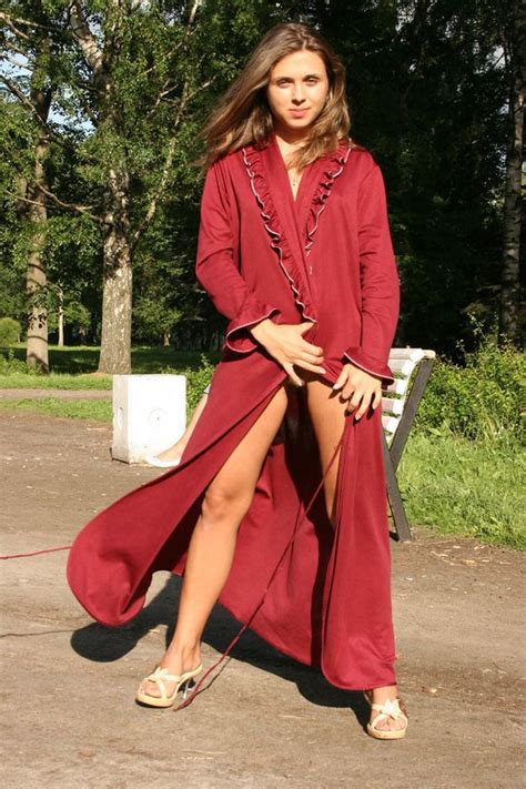 Hot Public Nude Robe Teen Pic