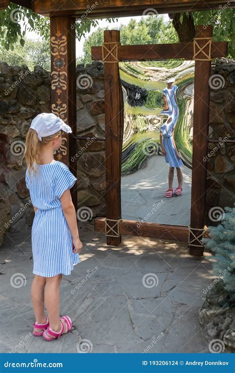 Funhouse Mirror Effect