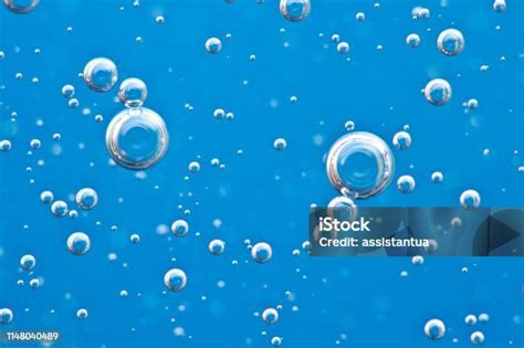 푸른 물에 산소의 거품이 위로 급증 개념 생태 환경 깨끗 한 바다 음료수 화장품의 광고 세척 액체 비누 또는 추상적인 배경 개념에 대한 스톡 사진 및 기타 이미지 Istock