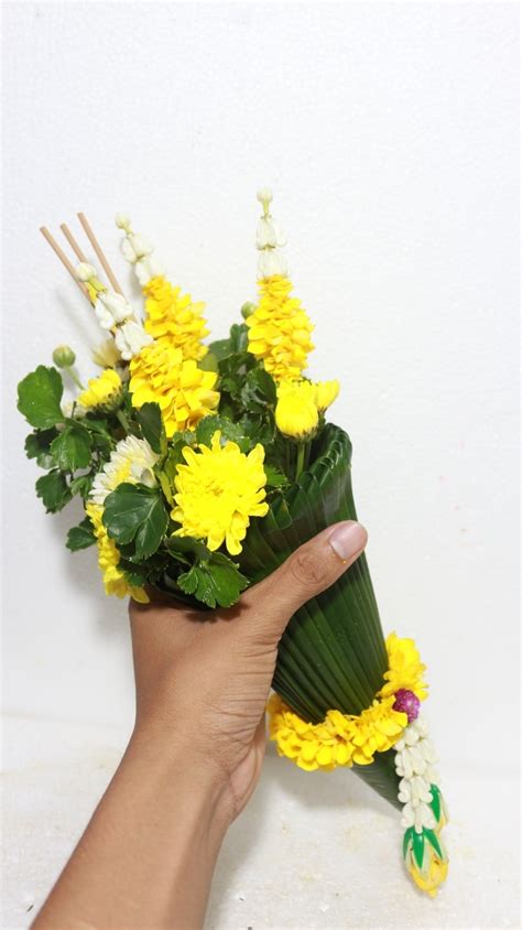 กรวยดอกไม้ธูปเทียน ไหว้ครู แบบพิเศษ ราคาพิเศษ สั่งแยกอะไหล่ได้ กรวย