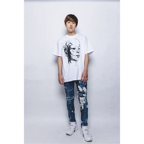 Tmcs The Face Tee Wht Thee Mad Countrys Store