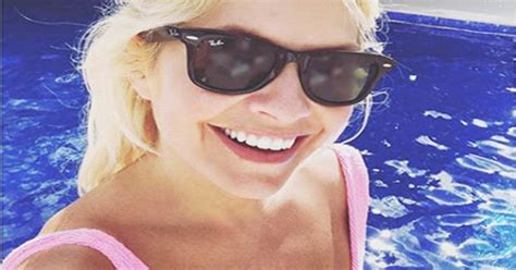 Holly Willoughby Flaunts Killer Curves In Tiny Hot Pants Sex On Legs Daily Star