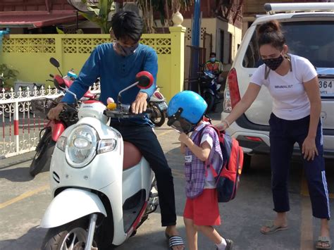 โรงเรียนวัดประดู่ธรรมาธิปัตย์ ขอขอบคุณมูลนิธิคนห่วงหัว ที่ได้มอบหมวกกันน็อคให้กับนักเรียนที่