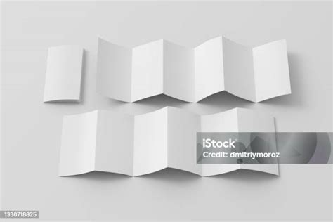 수직 페이지 지그재그 또는 아코디언 접이식 브로셔 6 개의 패널 12 페이지 빈 전단지 프리젠 테이션 디자인을 위해 흰색 배경에 대해 모의 접혀 서 서 앞뒤로 펼쳐졌다