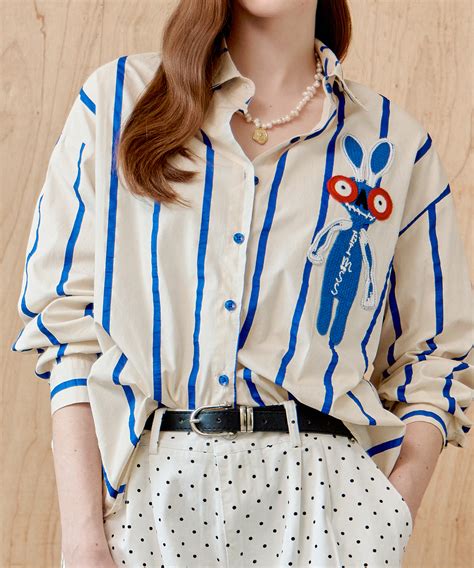 퀸잇 토끼 자수 루즈핏 블루 스트라이프 셔츠 블라우스