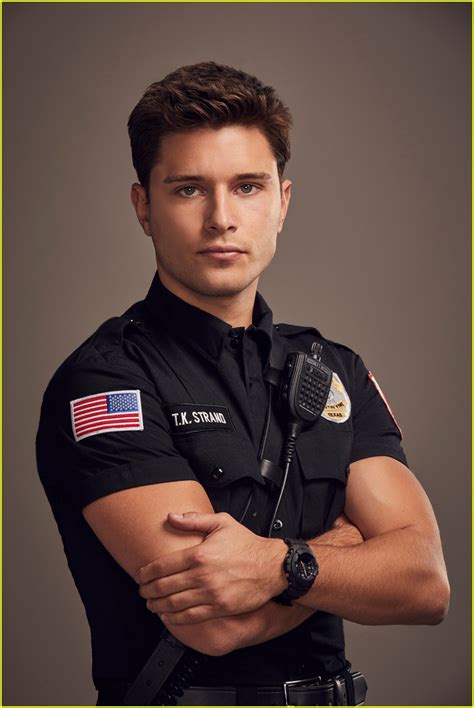 9 1 1 Lone Star Actor Ronen Rubenstein Comes Out As Bisexual Reveals His Girlfriends