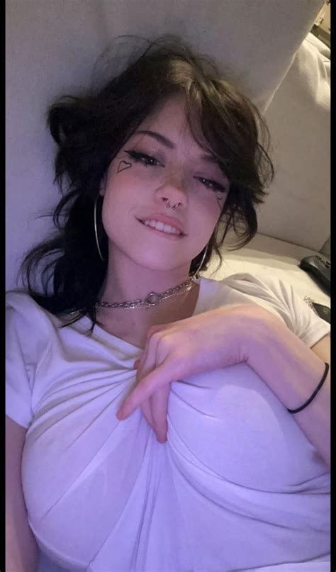 Hannah Uwu 3 Peinados Góticos Actrices Bonitas Famosas Guapas