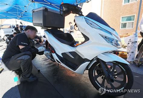 겨울철 대비 무상점검 받는 이륜차 연합뉴스