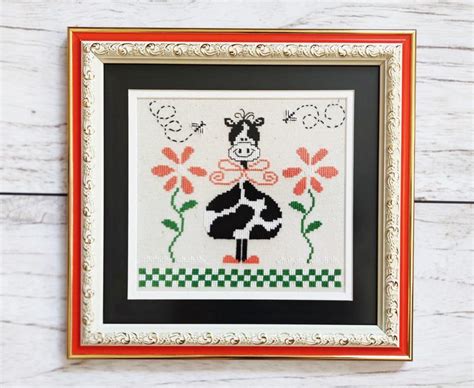 Картина вишита хрестом буренка — ціна 950 грн у каталозі Картини Купити товари для дому та