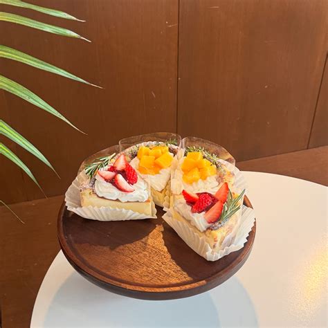 성신여대카페 버터에뜨 수제케이크 휘낭시에 구움과자 디저트카페 모든메뉴를 직접 만듭니다 👩🏻‍🍳 매일매일 복사 붙여넣기 하는 저의 하루 일상입니다