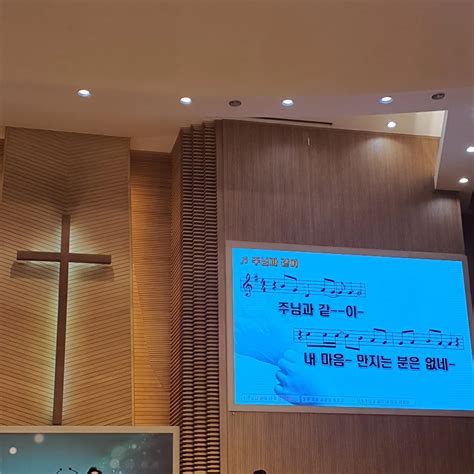 굿모닝♡ 예배전 찬양이 오늘따라 더 은혜로워 눈물이 왈칵 세상 가장 좋은것도 내 마음을 만질수 없는데 오직 주님 만져주시고 회복시키시니 그저 감사한 새벽 오늘은 우리