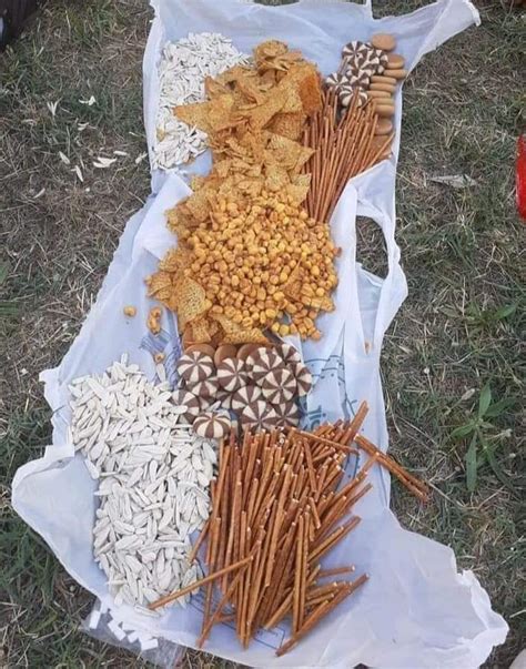 Beyler kızla ilk defa buluşucaz Piknik yapalım dedim dk ya gelicek bu kadar malzeme yetermi