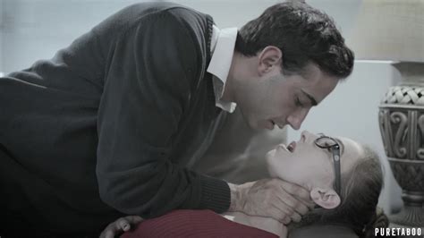 Безумно страстный и грубый секс ботанички и задрота