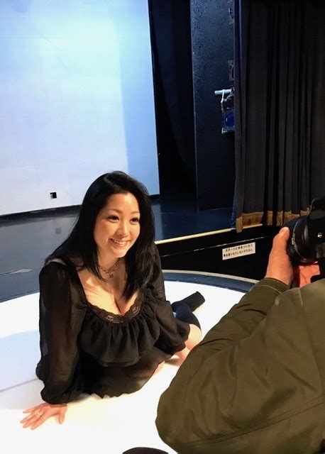 小向美奈子、横浜ロック座で復活！12 30までオンステージ！三代目葵マリーがゲネ中に突撃取材！楽屋の写真も大放出。「今後は自分ができることを一生懸命、頑張って行きます。支えてくれる人の心を大切