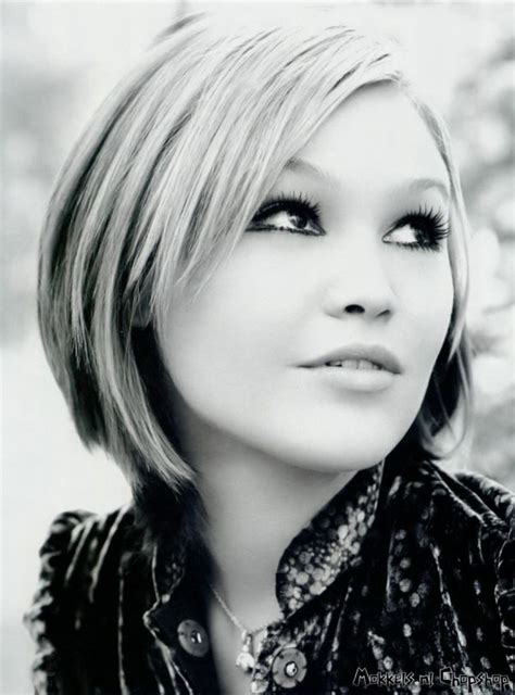 Picture Of Julia Stiles Short Hairstyles For Thick Hair Hair Cuts
