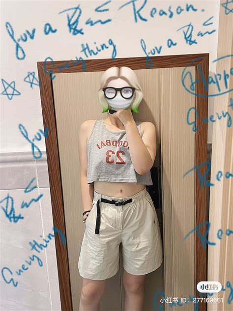 Fake Belly Buttons Are The Newest Gen Z Fashion Accessory Radii