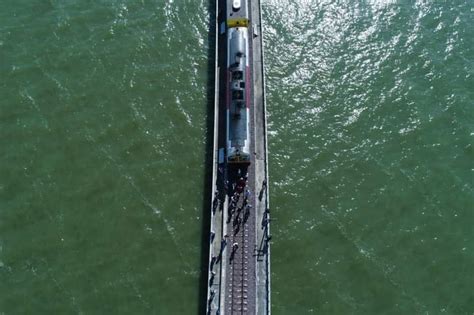 เปิดแล้ว รถไฟลอยน้ำสัมผัสลมหนาวกับขบวนรถพิเศษนำเที่ยว เส้นทางกรุงเทพ เขื่อนป่าสักชลสิทธิ์