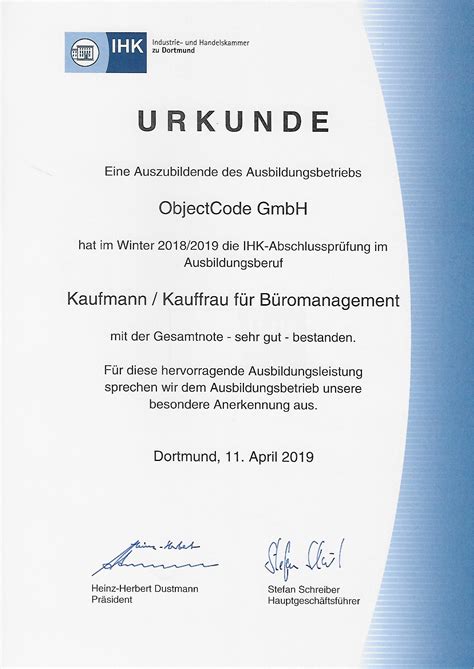 Auszubildende Jennifer Fahl Von IHK Ausgezeichnet