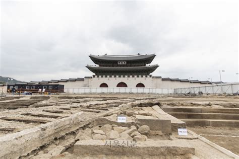 일제가 놓은 전차선로 치운다… ‘광화문 월대 원형 복원 탄력 서울신문