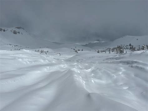 Massive Avalanche Falls On Mount Shasta Creating 60 Foot Snow Walls