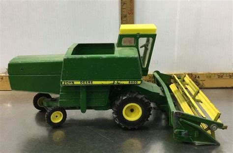 John Deere Combine Sherwood Auctions