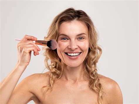 The Best Mature Skin Makeup Tips We Learned In 2022