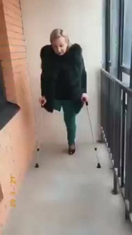 The Most Beautiful Girls Just Have 1 Leg On Tumblr