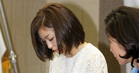 [포토엔]수줍은 김연아 누드톤 원피스로 청순미 폭발